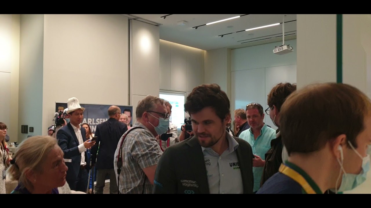 Magnus Carlsen’s celebration with his father and team after he became ...