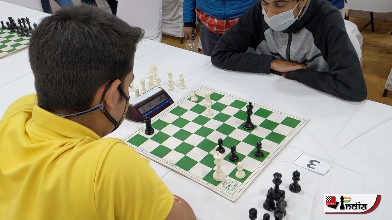 Who wins the Pawn race in Rook ending - Split or Connected pawns?