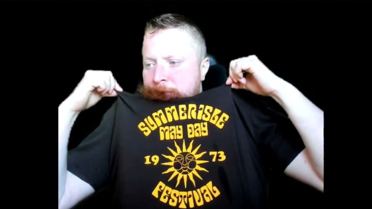 Grandmaster Simon Shows His Shirt and Recommends a Movie