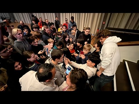 Fans just love Magnus Carlsen